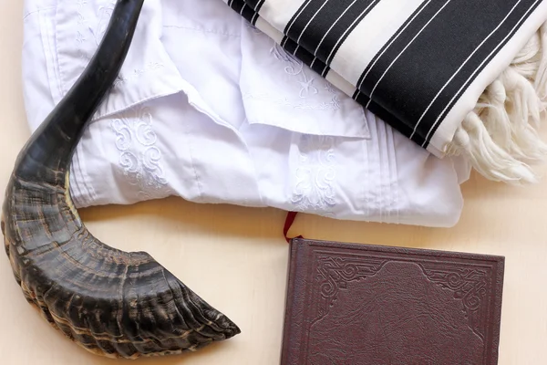 Prayer items for Jewish repentance day (Yom Kippur) — Stock Photo ...