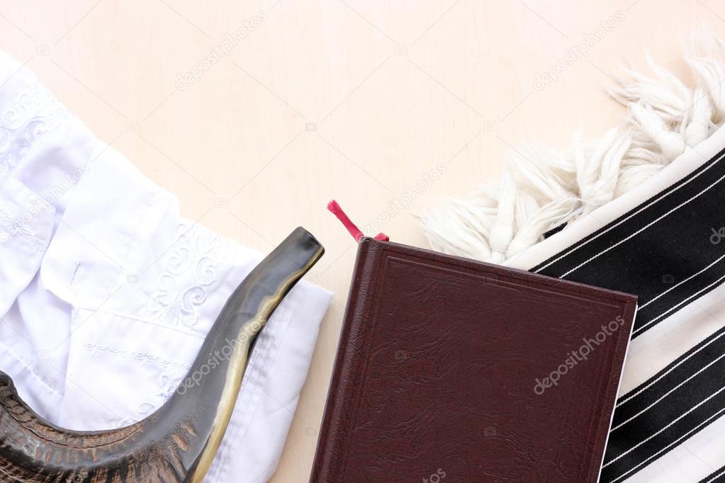 Prayer items for Jewish repentance day (Yom Kippur) — Stock Photo ...