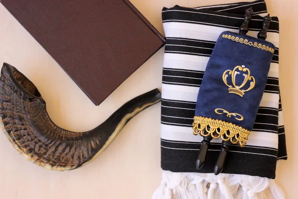 Prayer items for Jewish repentance day (Yom Kippur) — Stock Photo ...
