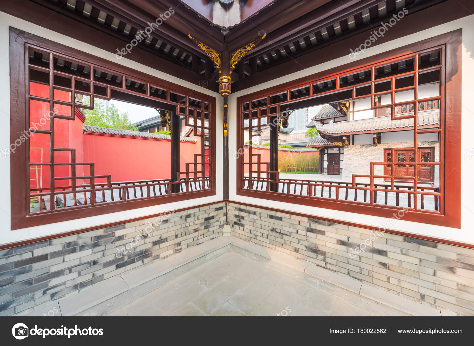 Chinese traditional windows in Daci Temple Chengdu – Stock Editorial ...