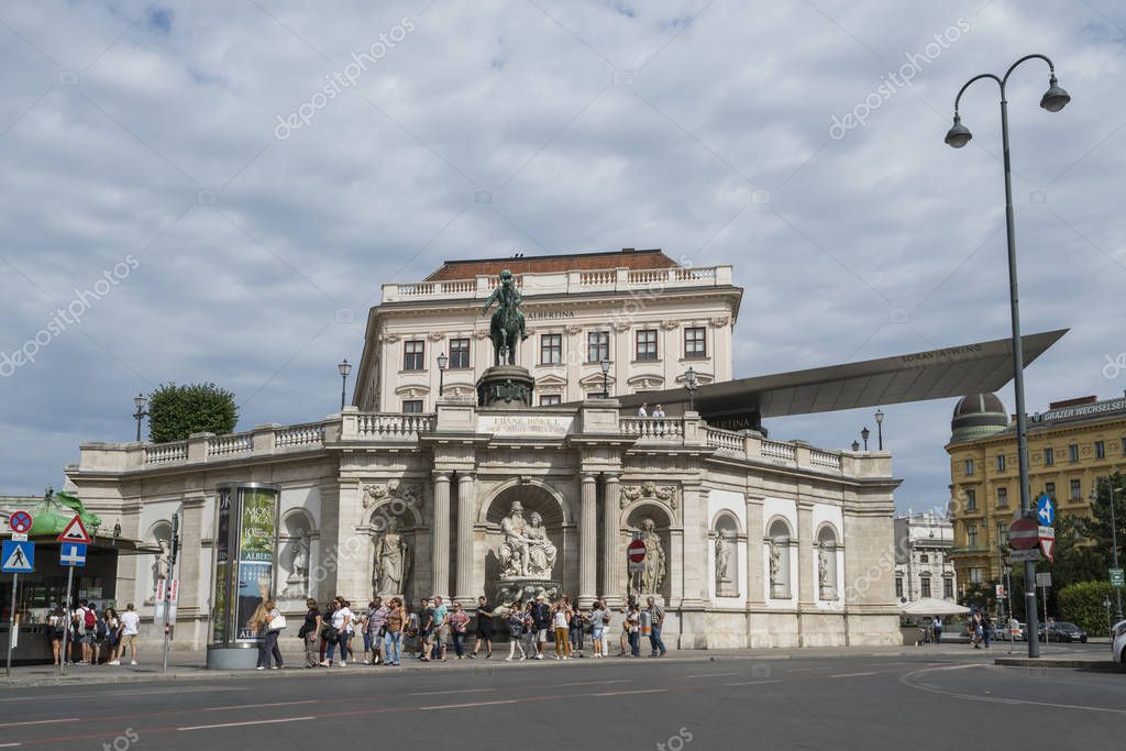 Albertina Museum in Vienna – Stock Editorial Photo © sergiodv #164248942