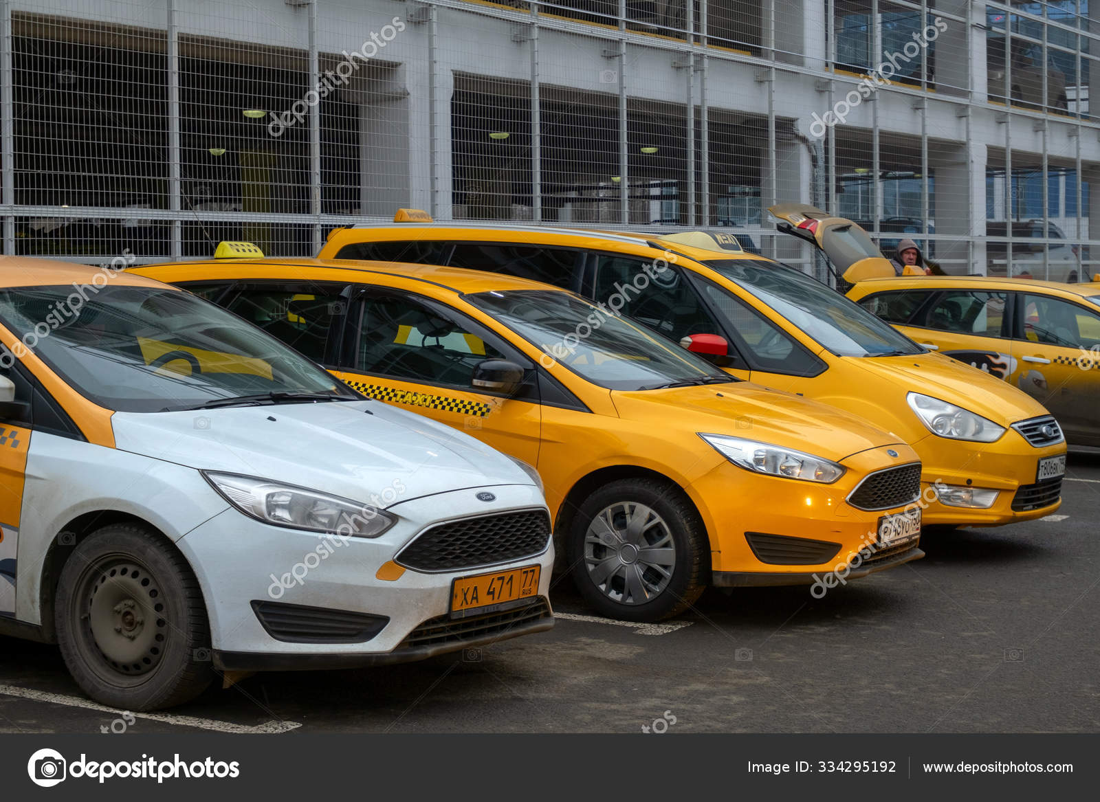 December Moscow Russia Row Yellow Cars Yandex Taxi — Stock Editorial ...