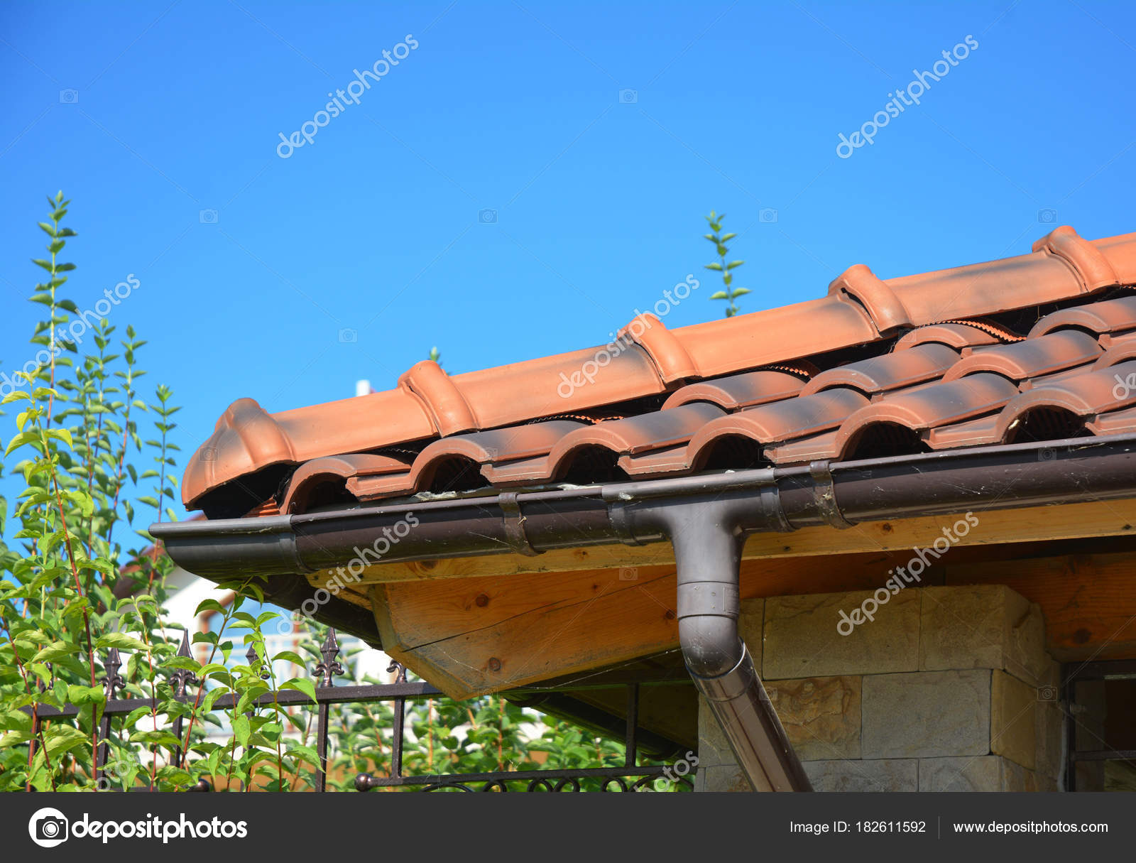 Home Guttering Plastic Guttering System Roof Tiles Guttering Drainage ...