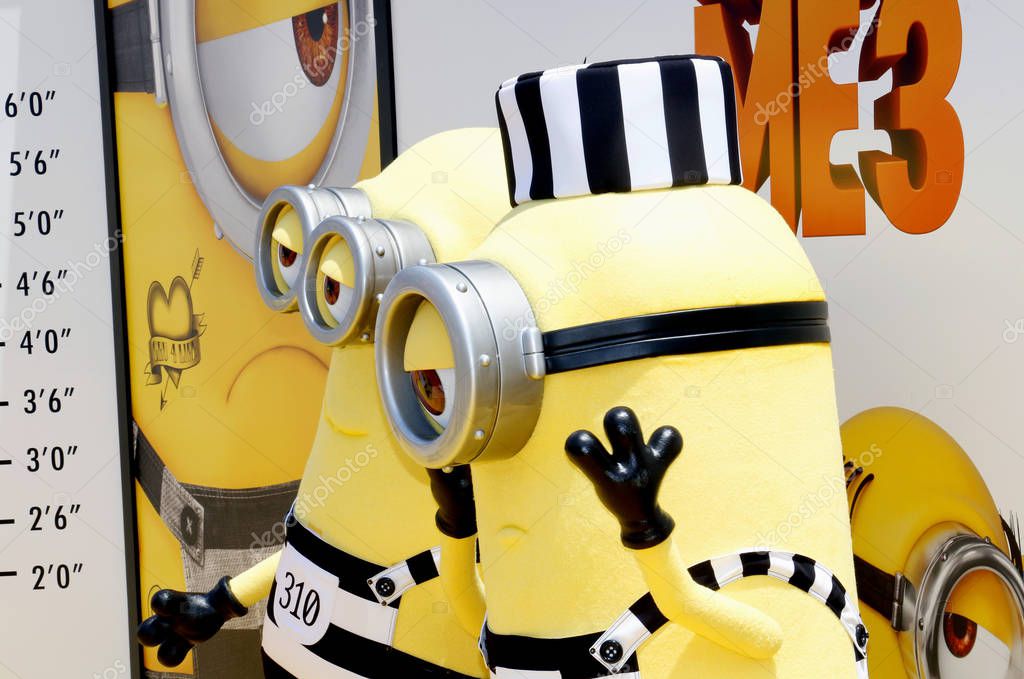 Minions en Despicable Me 3 — Foto editorial de stock © PopularImages ...