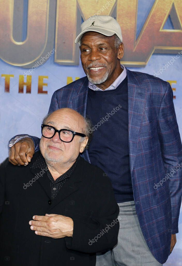 los actores Danny DeVito y Danny Glover en el estreno mundial de ...