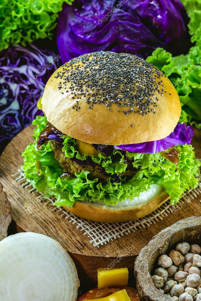 hamburguesa vegana asada, hecha de verduras y prote nas. Concepto de ...
