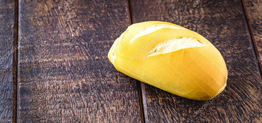 pan sobre mesa rústica de madera. Pan tradicional de Brasil, conocido ...