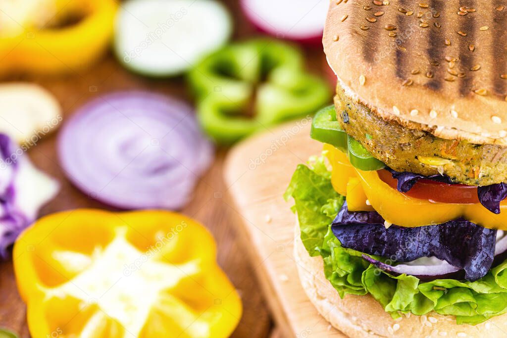 comida vegana, hamburguesa sin carne, sin gluten, hecha con diferentes ...