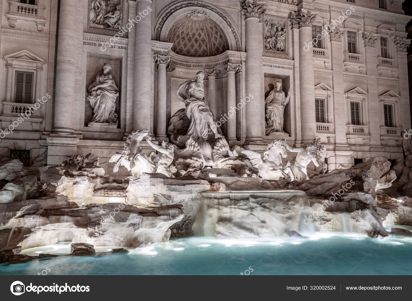 Fuente En Roma Por La Noche