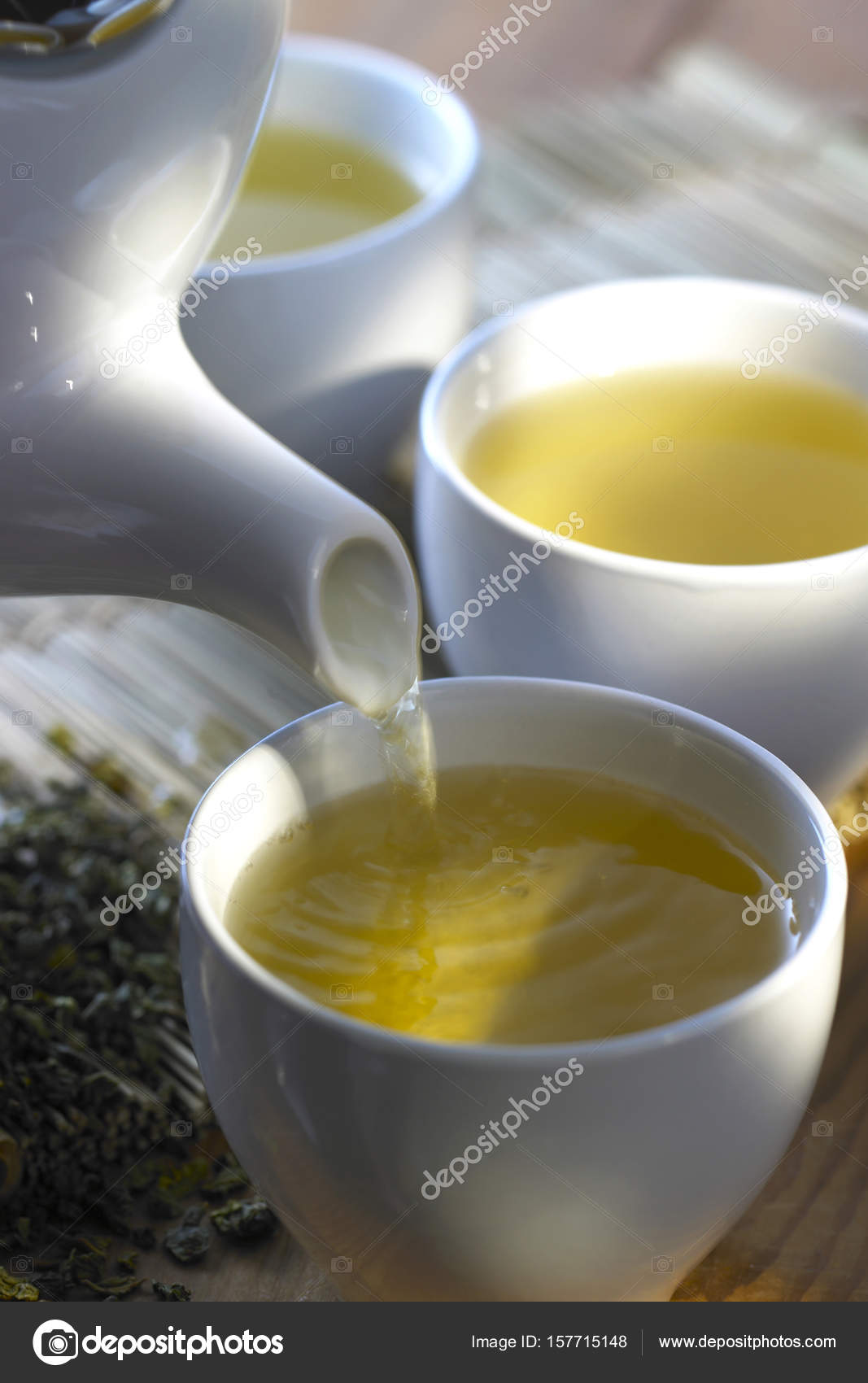 Pouring tea in cup from teapot Stock Photo by ©topphoto 157715148