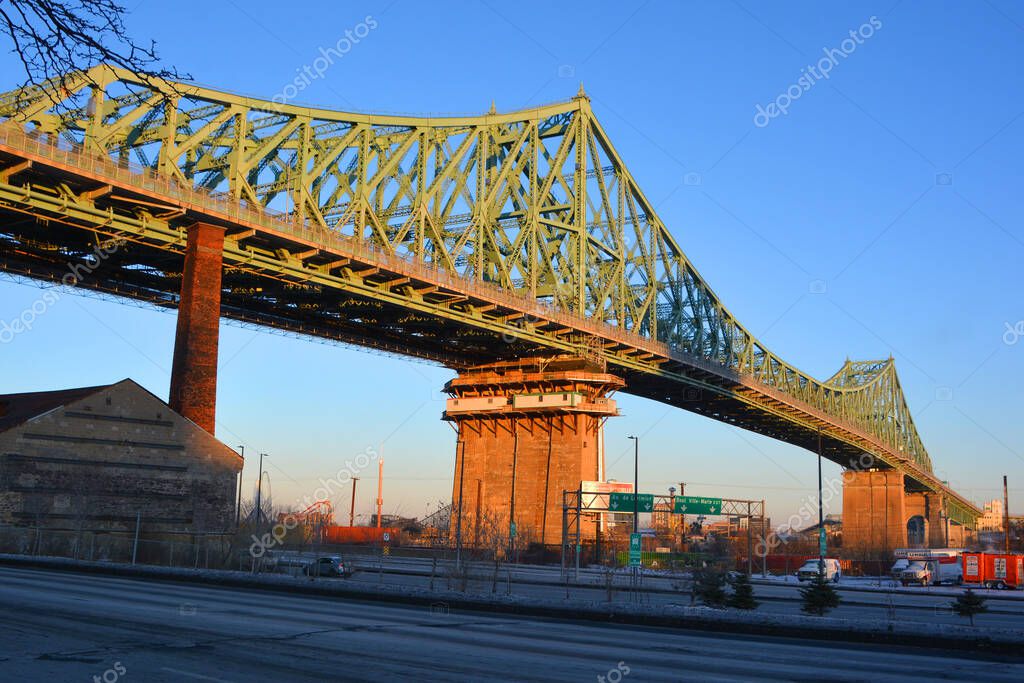 MONTREAL CANADA 12 20 2019: El puente Jacques Cartier es un puente en ...