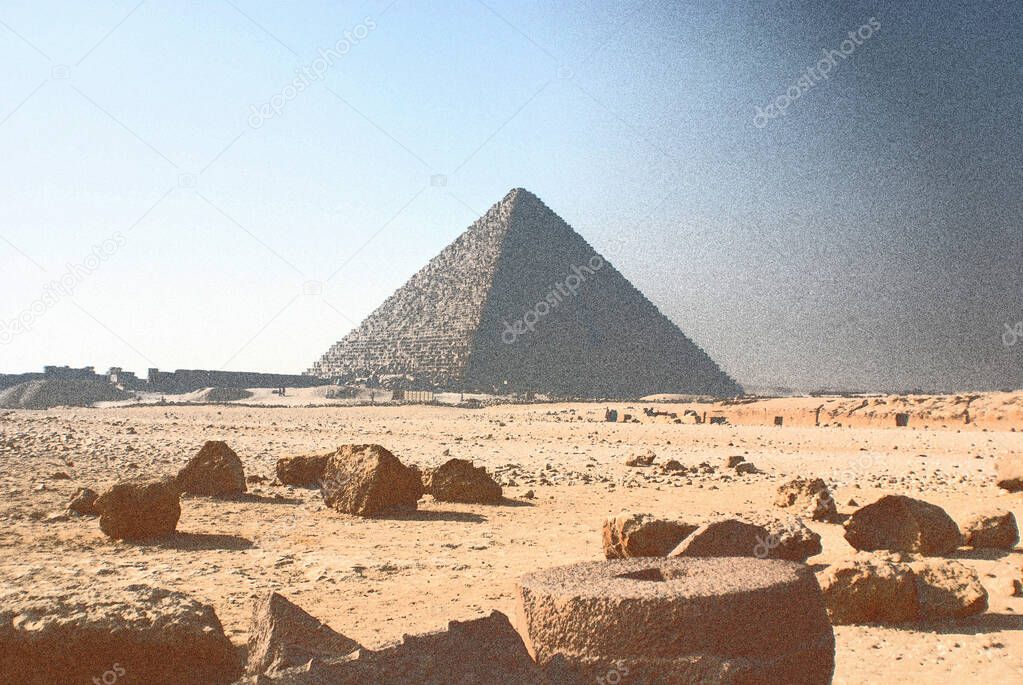 CAIRO EGIPTO - 11 22 10: La Gran Pirámide de Giza también conocida como ...