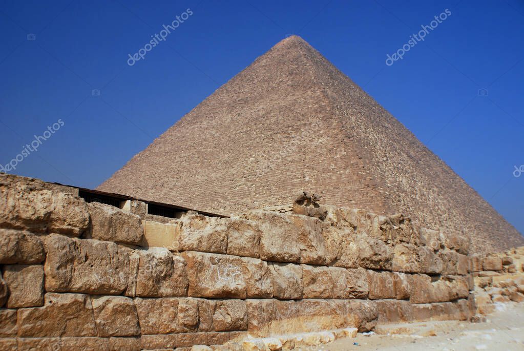 CAIRO EGIPTO - 11 22 10: La Gran Pirámide de Giza también conocida como ...