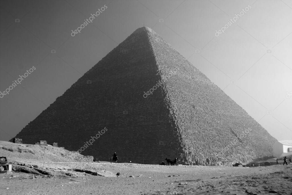CAIRO EGIPTO - 11 22 10: La Gran Pirámide de Giza también conocida como ...