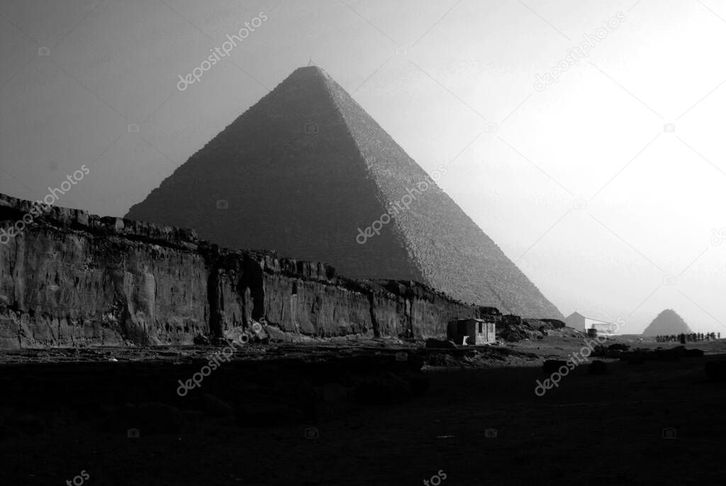 CAIRO EGIPTO - 11 22 10: La Gran Pirámide de Giza también conocida como ...