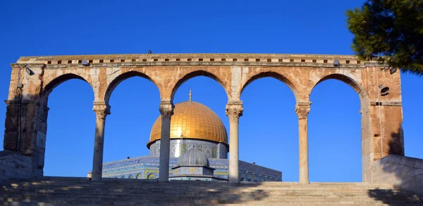 JERUSALEM ISRAEL - 23 10 16: Templo Monte conocido como el Santuario Noble de Jerusal n situado ...