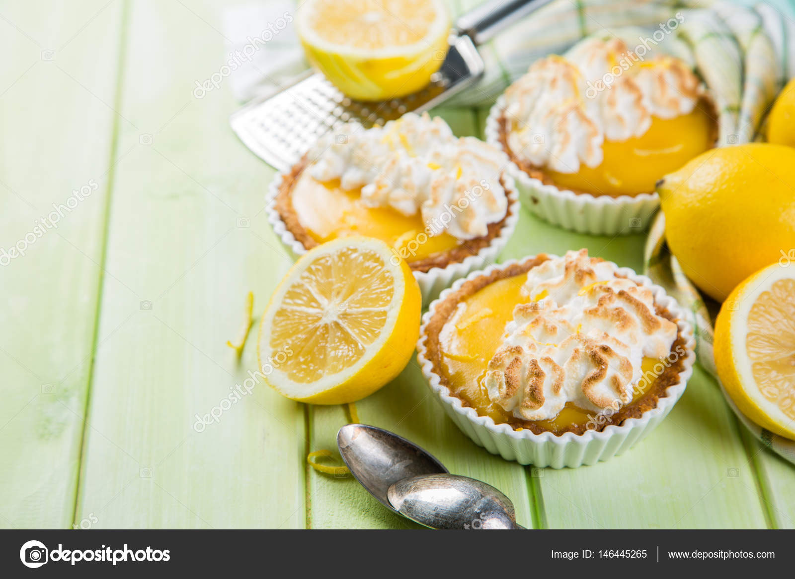 Lemon meringue mini pies Stock Photo by ©anaumenko 146445265