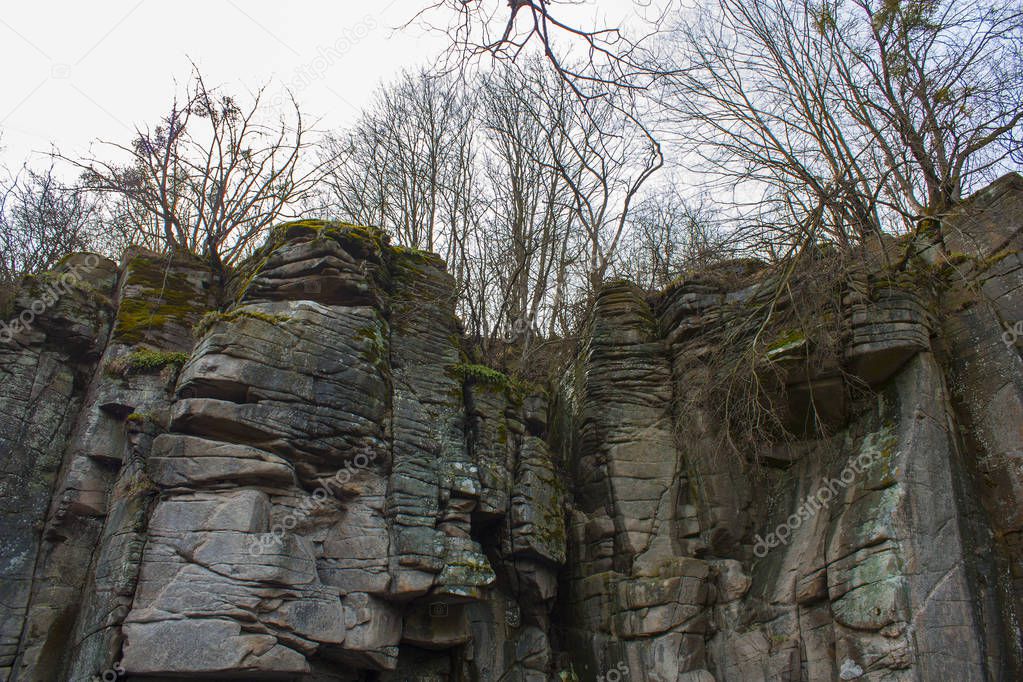 Cañón de la montaña en el pueblo de Buki, Ucrania 2024