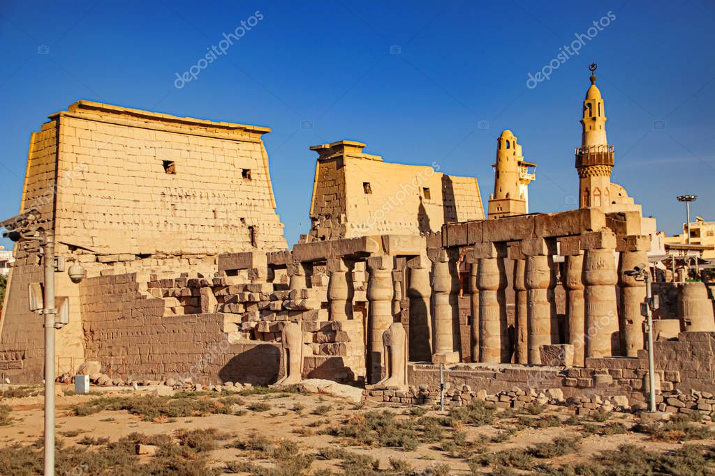 Las ruinas del templo central de Amón-Ra, en la orilla derecha del Nilo, en la parte sur de ...