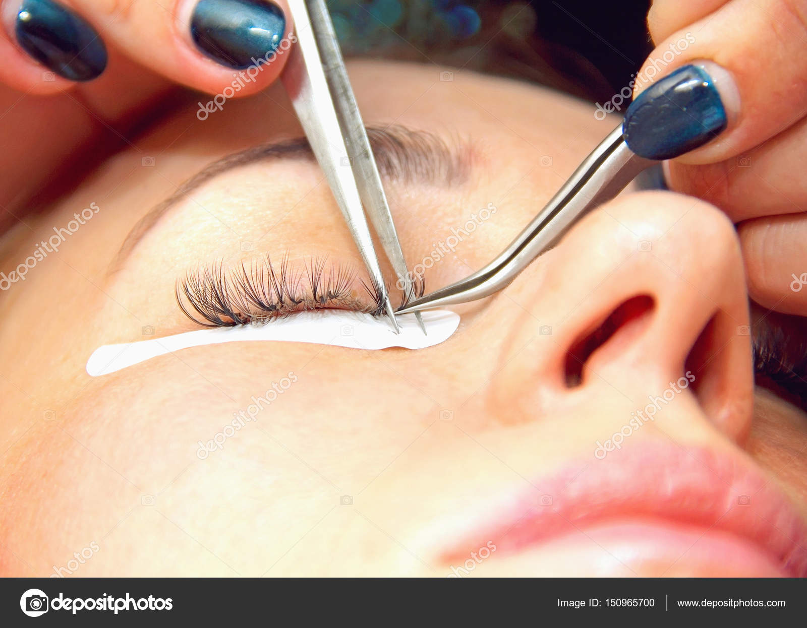 Eyelash extension process, the beauty industry beauty salons — Stock ...