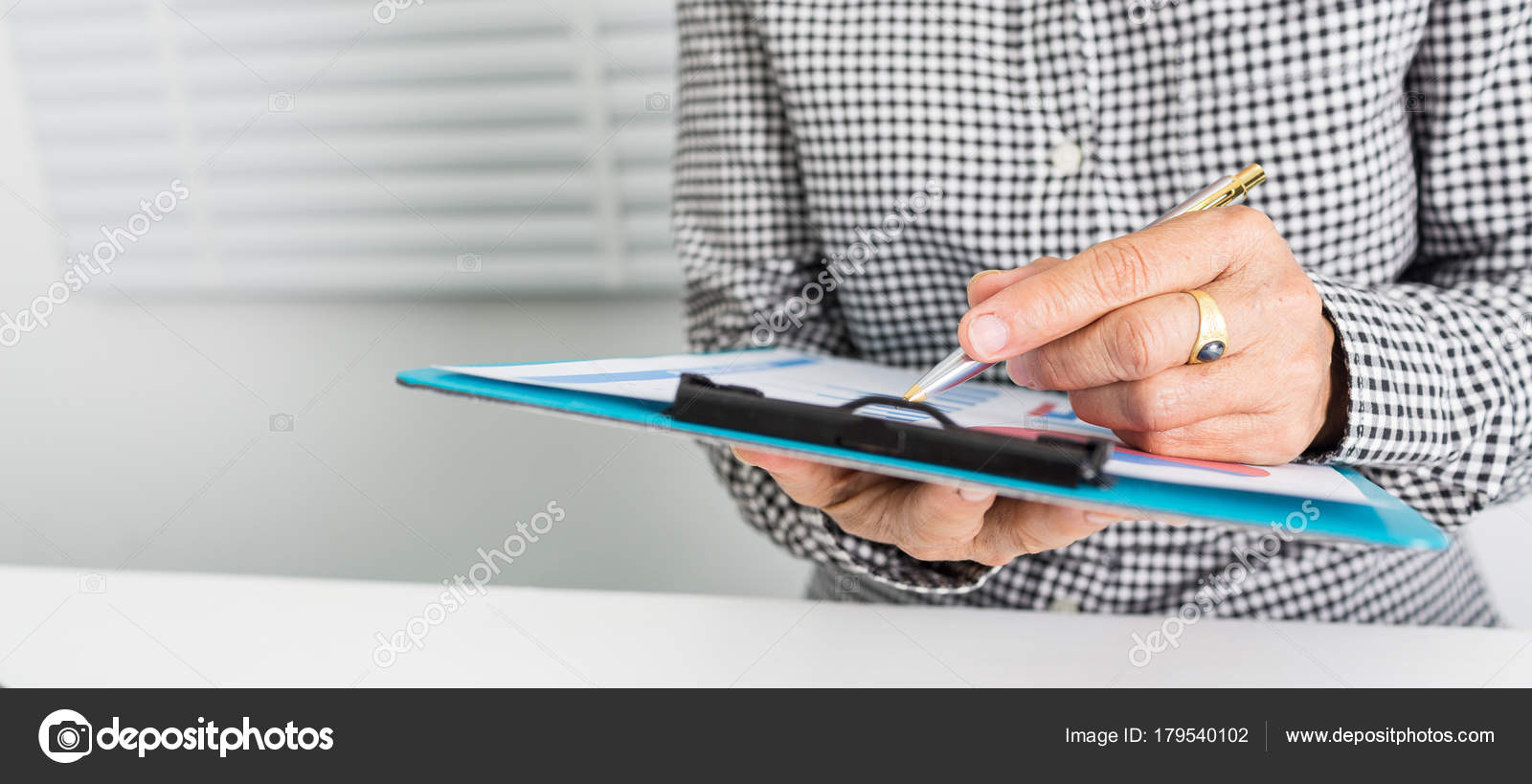Business Owners Check Out Inventory Packaging — Stock Photo ...