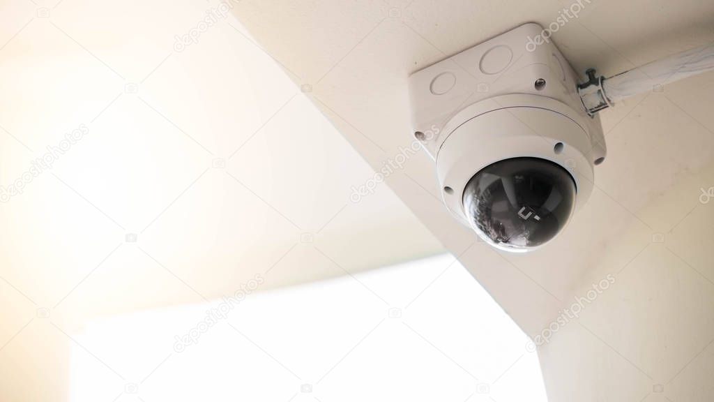 C maras CCTV instaladas en el techo, en concepto de seguridad 2024
