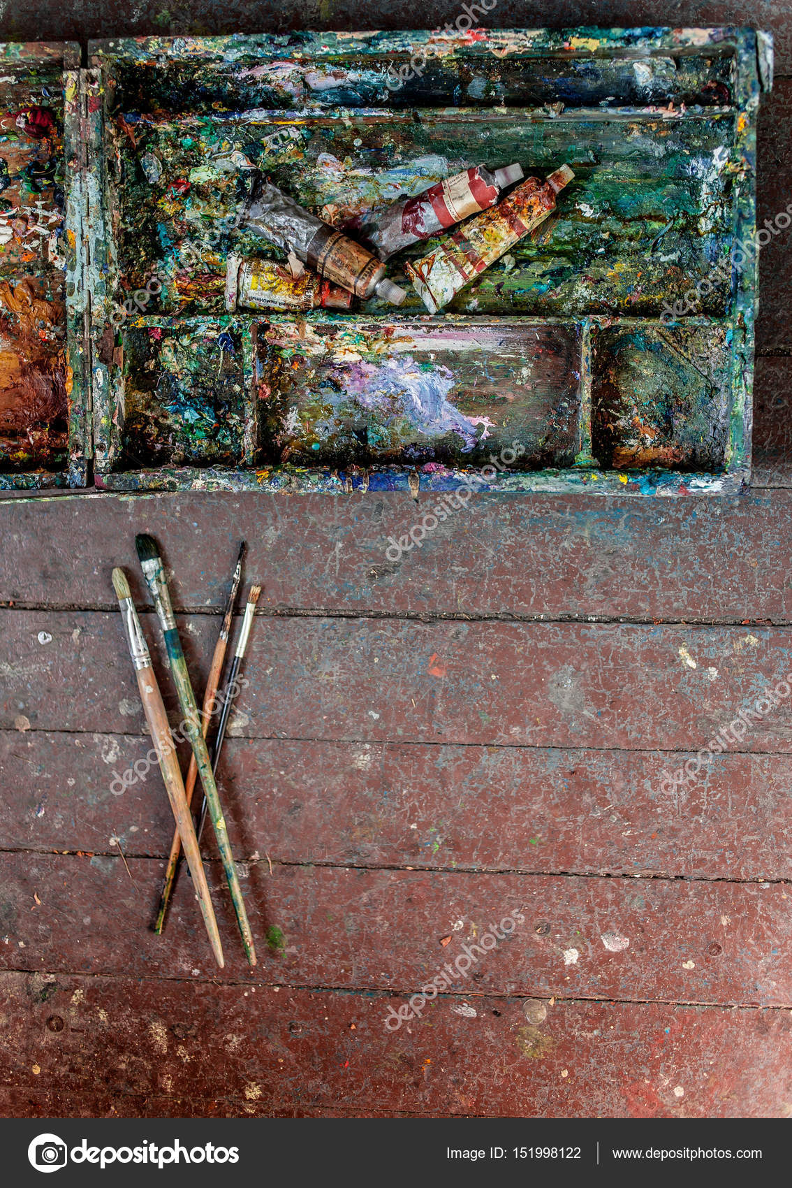 Paint brushes near pain box Stock Photo by ©alin.s 151998122