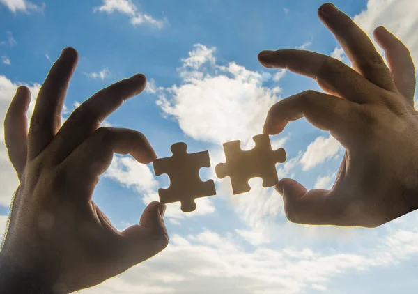 Connect Puzzle Pieces