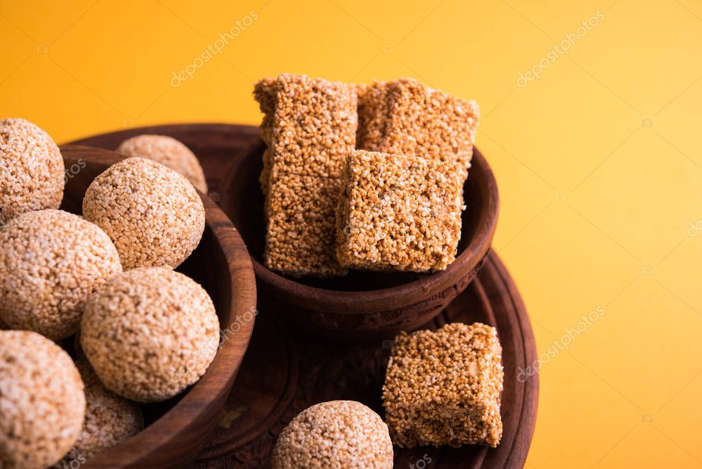 Cholai o Rajgira o Amarnath semillas de laddo y chikki o pastel, comida ...