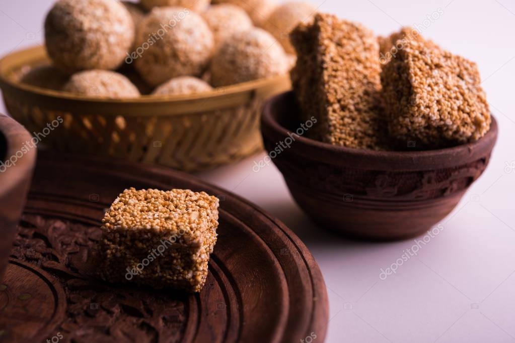 Cholai o Rajgira o Amarnath semillas de laddo y chikki o pastel, comida ...