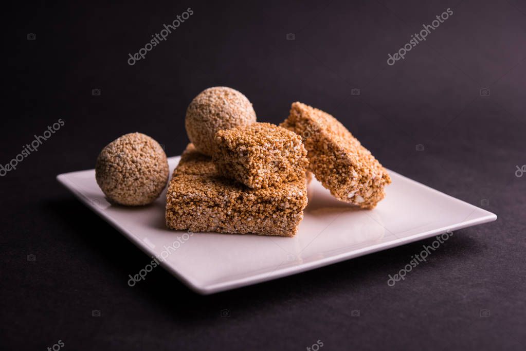 Cholai o Rajgira o Amarnath semillas de laddo y chikki o pastel, comida ...