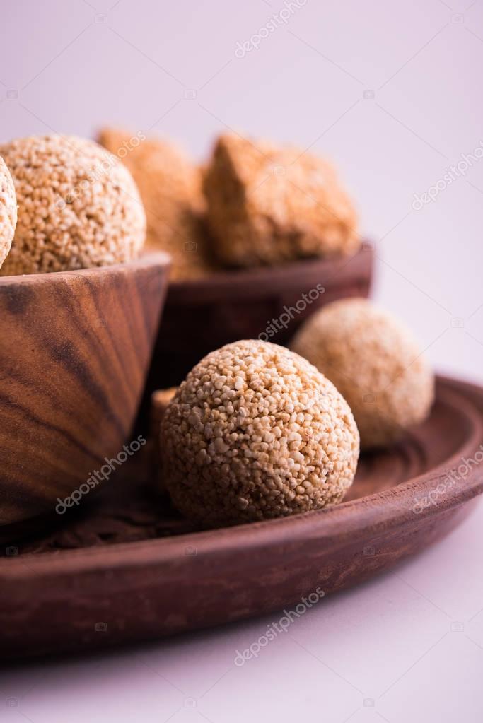 Cholai o Rajgira o Amarnath semillas de laddo y chikki o pastel, comida ...