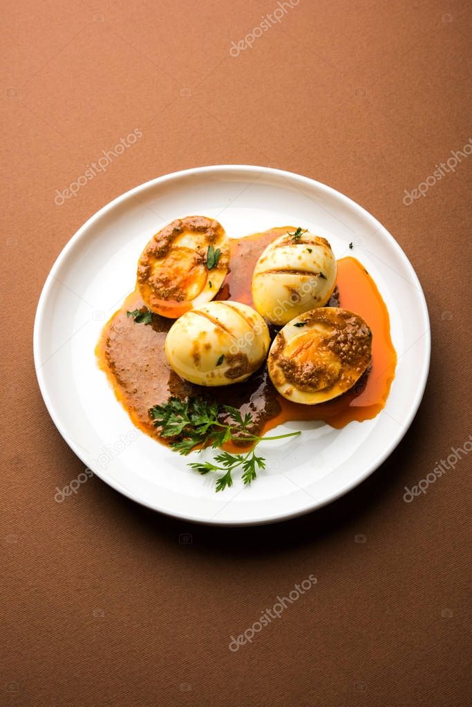 Anda Curry o Huevo Curry o Huevo masala salsa, comida picante india o ...