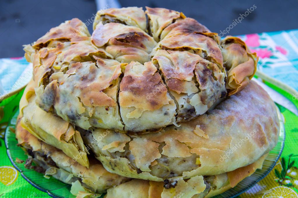 Plato tártaro de Crimea - Pastel al horno con carne 2022