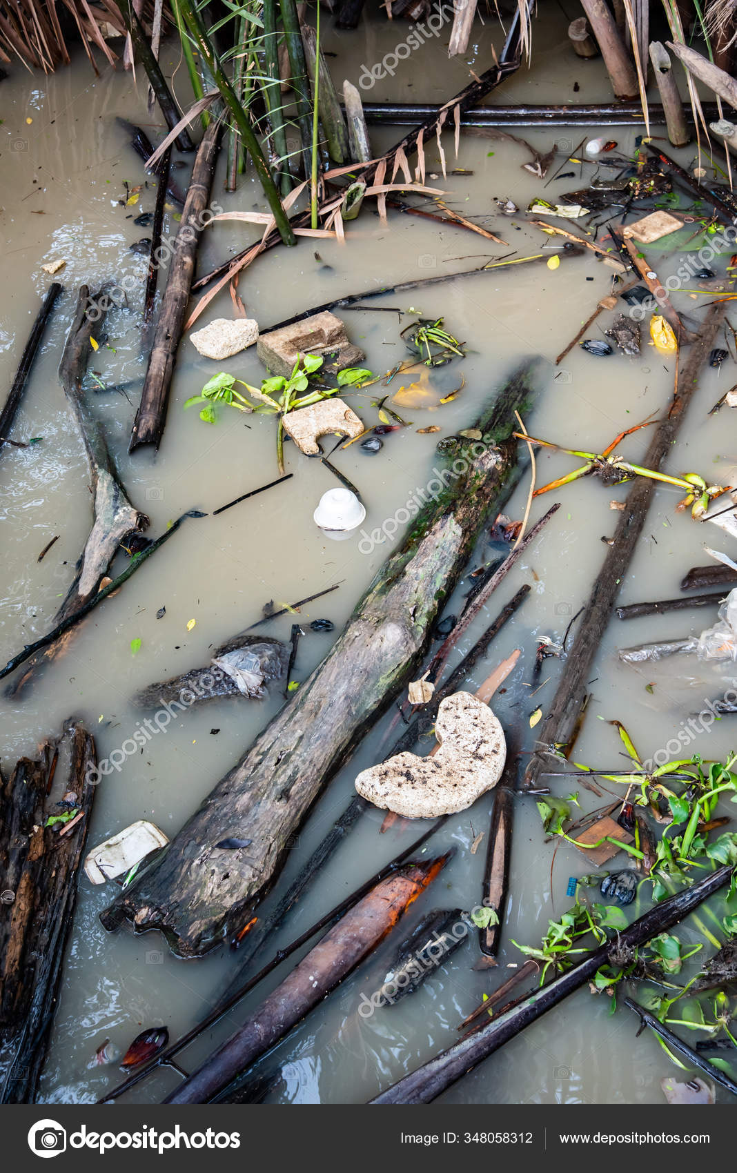 Basura Río Destruir Medio Ambiente Día Mundial Del Medio Ambiente ...