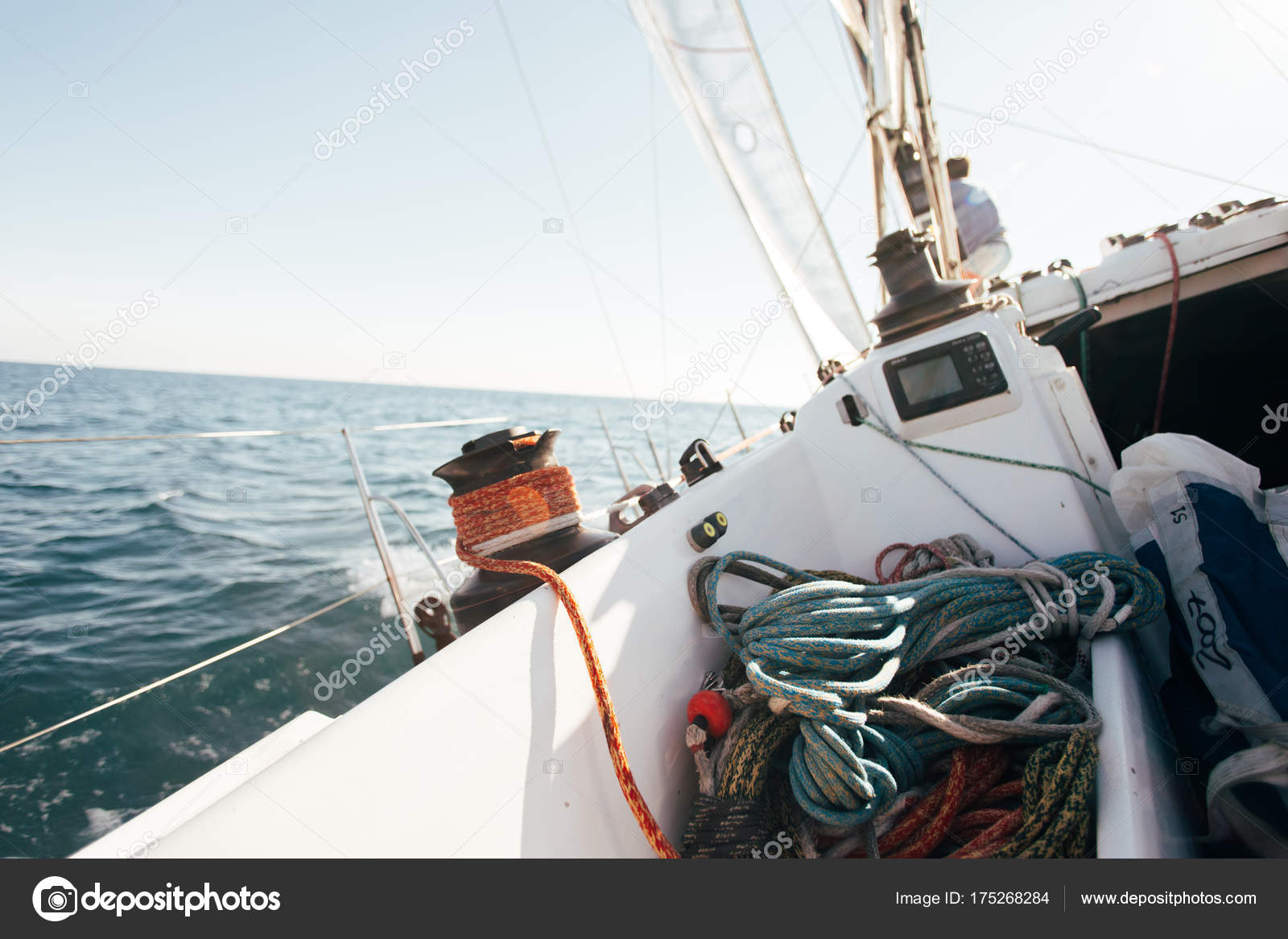 Sailing Yacht Boat Going Forward Sea — Stock Photo © derepente #175268284
