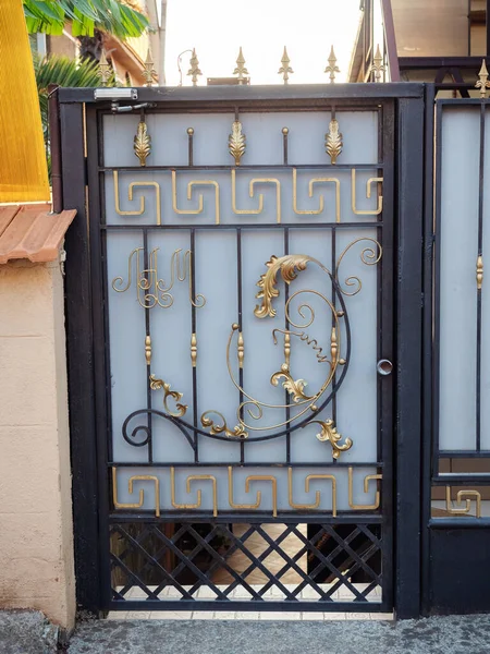 Luxury house gate Stock Photos, Royalty Free Luxury house gate Images ...