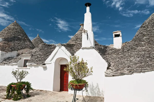 Toit conique images libres de droit, photos de Toit conique | Depositphotos