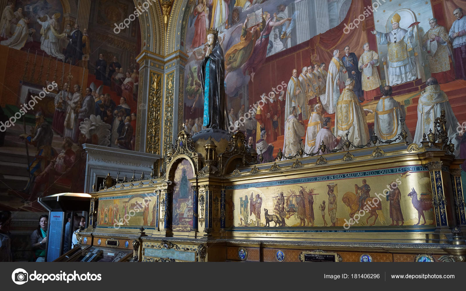 VATICAN CITY, VATICAN, circa 2017 : interiors and architectural details ...