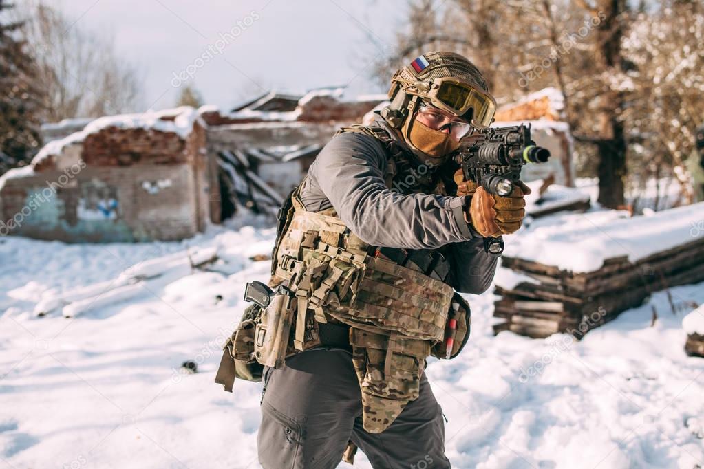 Oficial ruso de la FSB Spetsnaz en equipo de asalto. Soldado de las ...