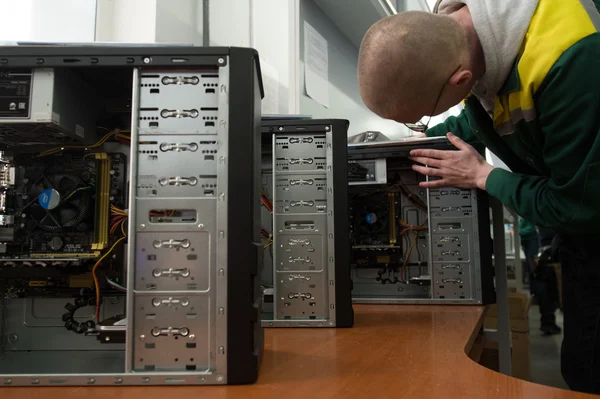 Assembled computer system unit – Stock Editorial Photo © gogiyan #128235646