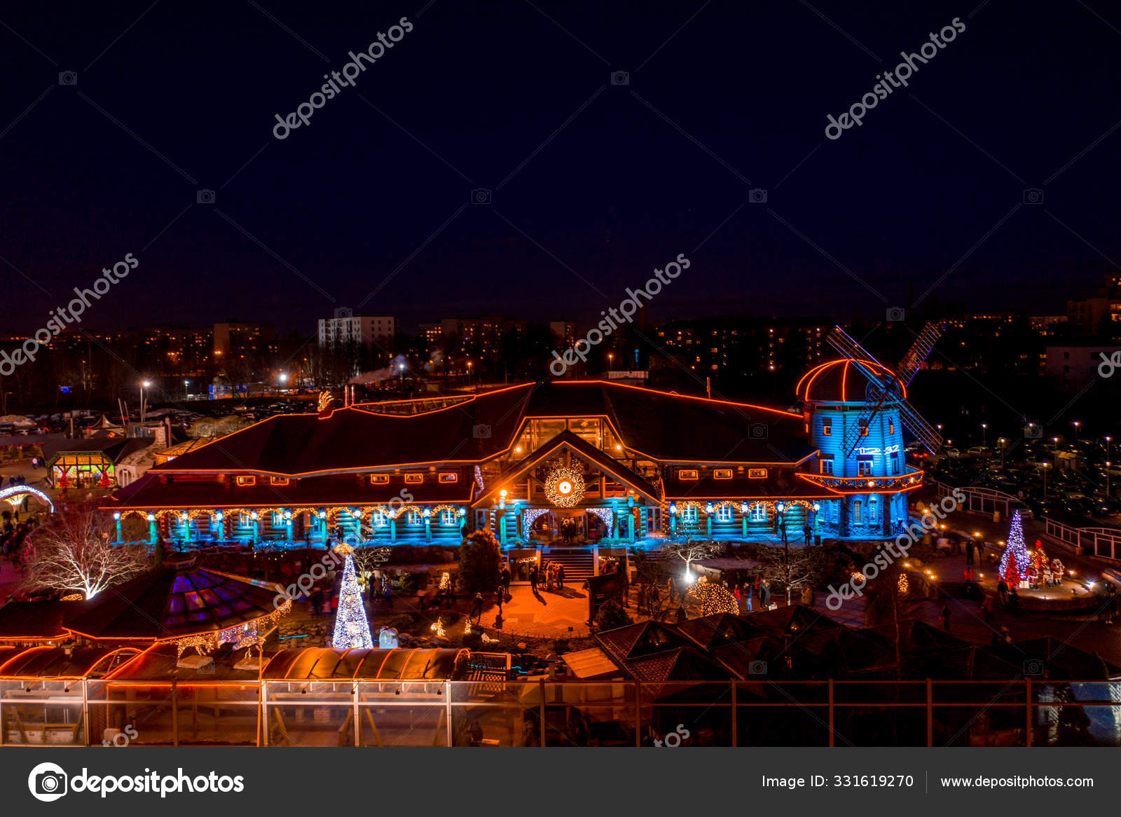 Árbol Navidad Más Grande Hermoso Europa Ubicado Riga Letonia Hermosa ...