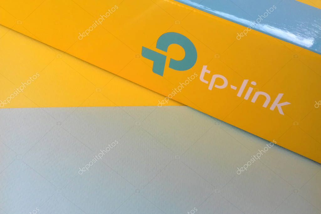 Caja amarilla del módem inalámbrico router tp-link Archer C20 AC750 2022