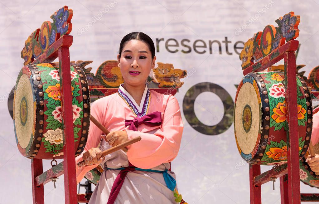 Baile de tambor coreano en el Parque Safari del Zoológico de San Diego 2023