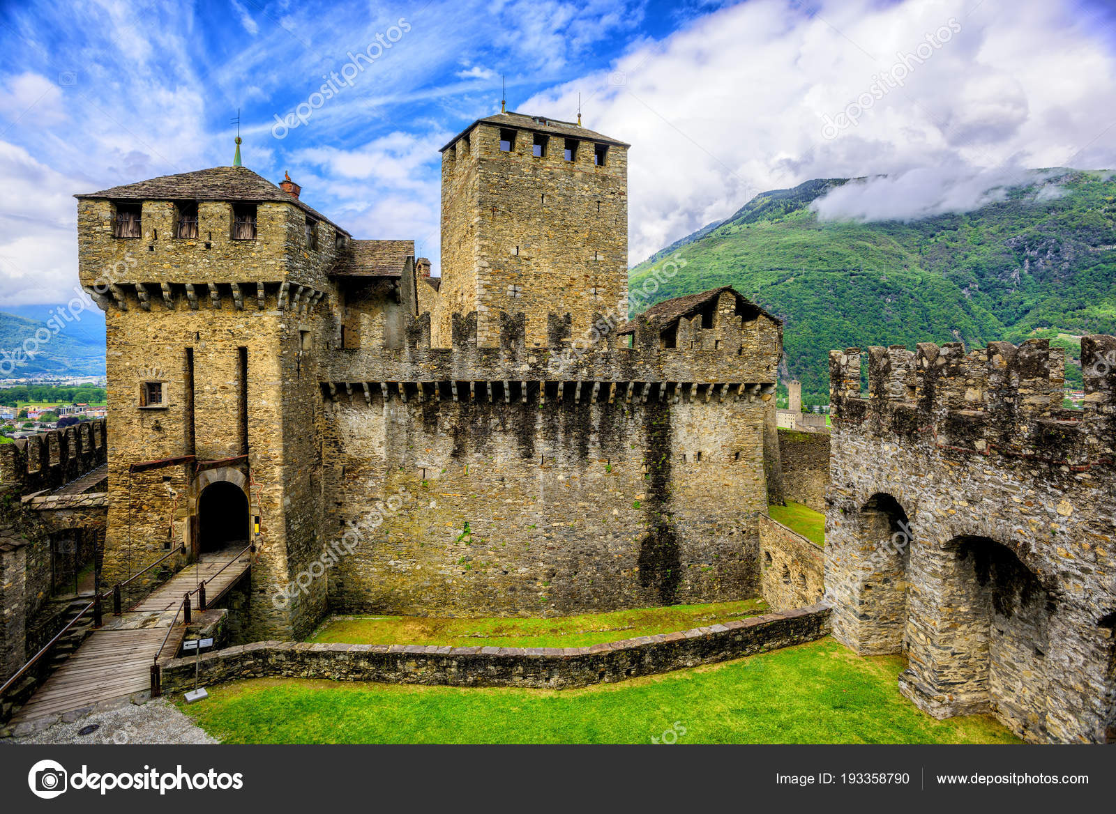 Castello di Montebello castle, Bellinzona, Switzerland Stock Photo by ...