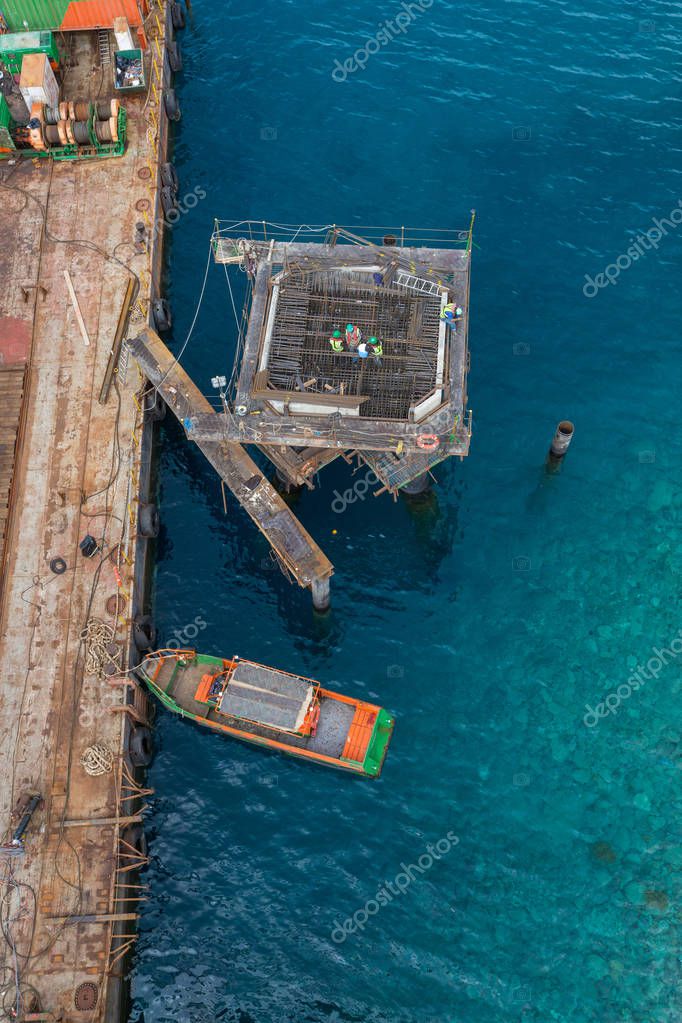Aqaba, Jordania, 10 / 10 / 2015, Construcción de cimientos de metal y ...