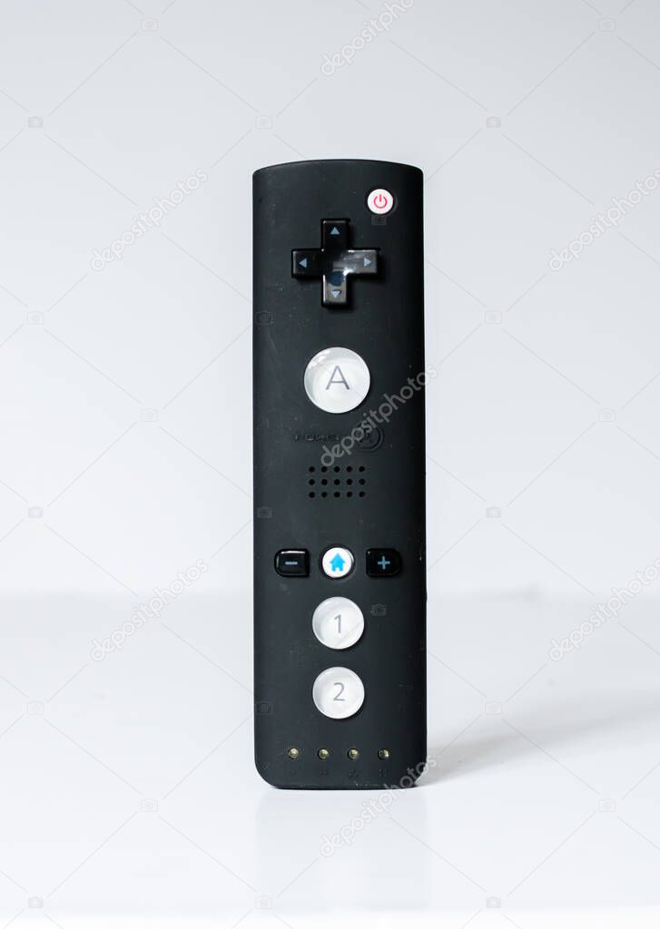 london, england 05 / 052019 Un wii Controller negro de Nintendo sobre ...