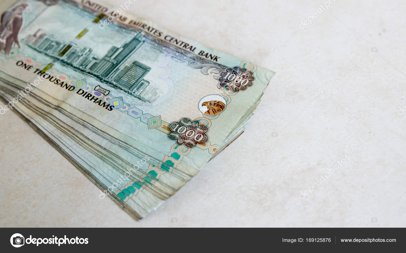UAE one thousand Dirhams banknotes isolated on a bright backgrou Stock ...