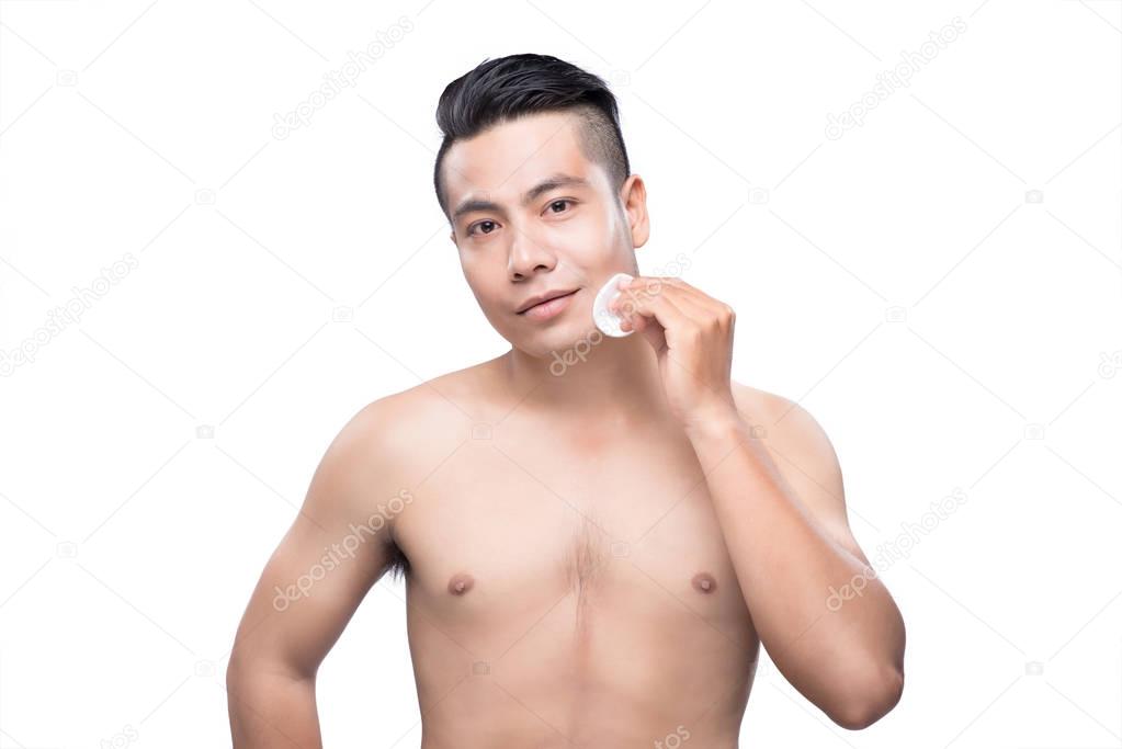 Man applying lotion after shave — Stock Photo © makidotvn #150940128