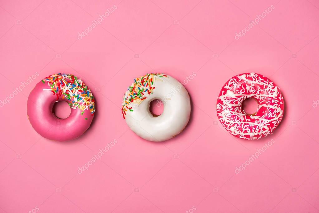 Three donuts with icing — Stock Photo © makidotvn #151217618